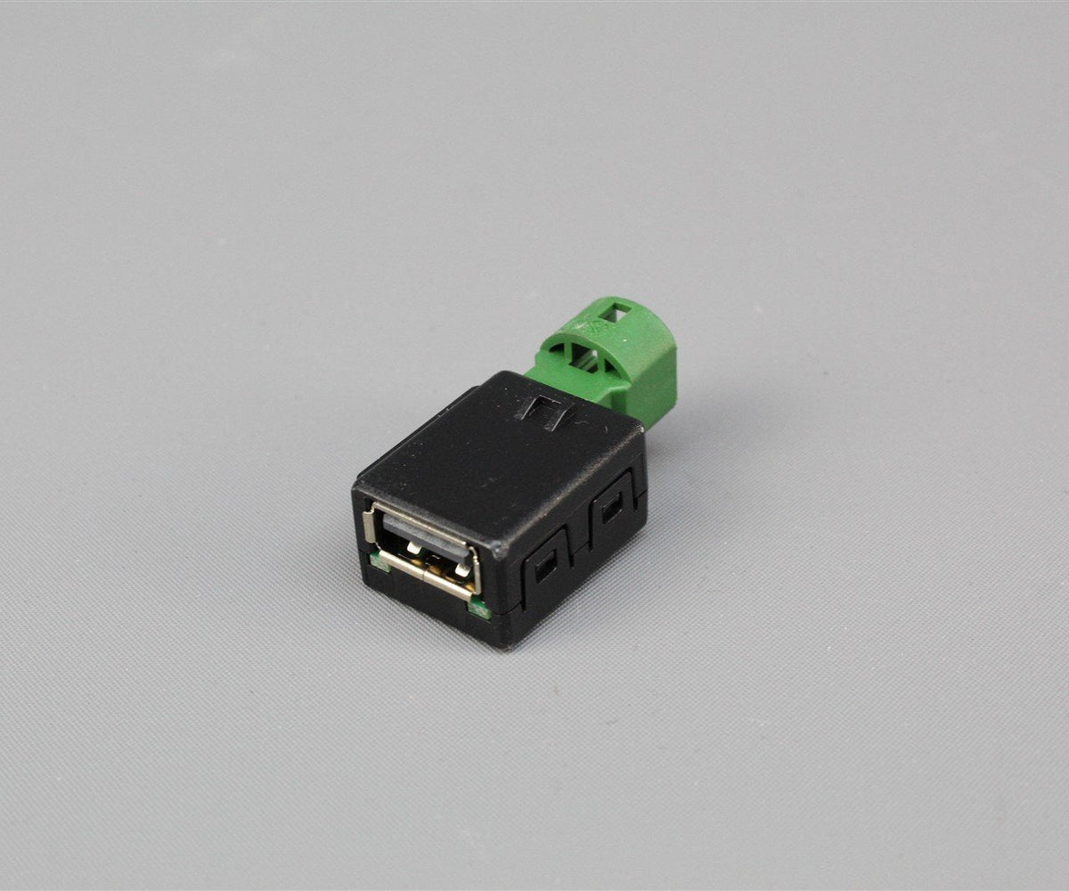VW Golf Passat T6 Audi A3 A4 A5 Q3 Q5 USB in connection port 5Q0035726 ...