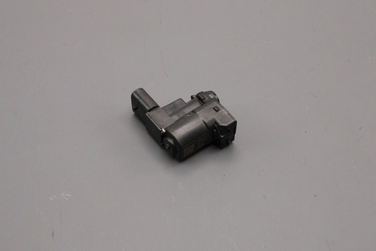 Land Rover Range Rover fuel filler flap lock actuator LR162751 ...