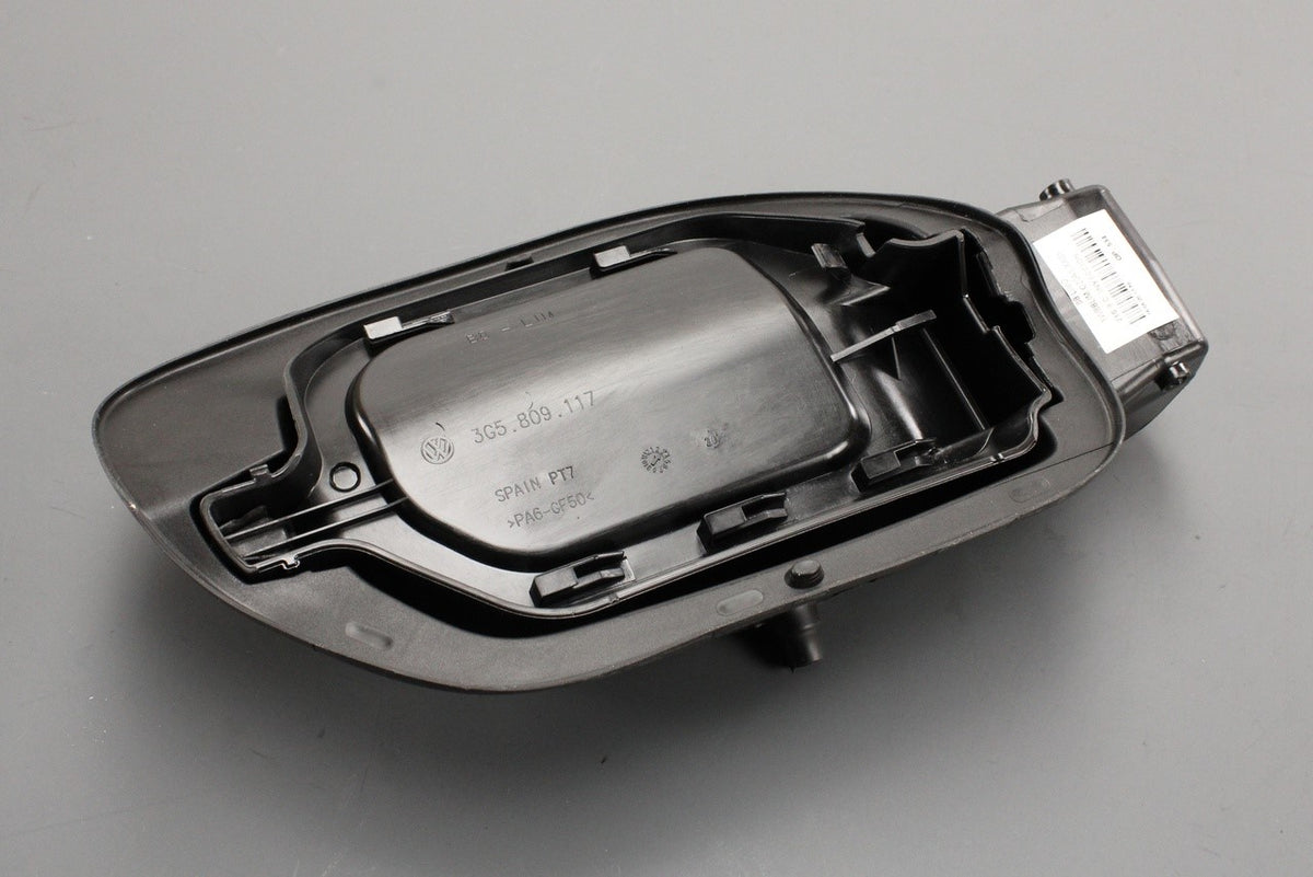 VW Passat B8 2018-2024 fuel filler flap housing (right) 3G5809857C ...