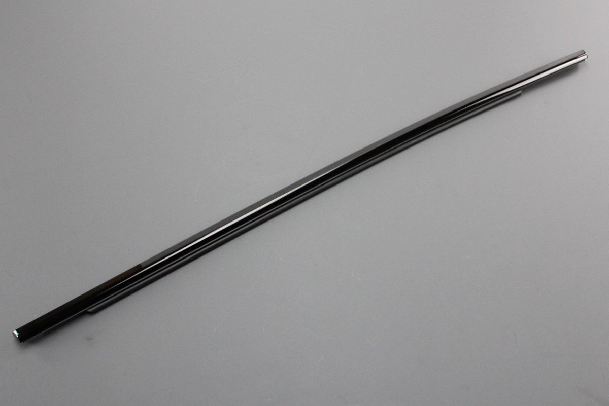 Volvo V40 Cross Country rear door window trim moulding (right) 3166259 ...