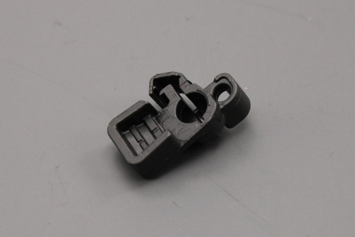 VW Crafter 2017-on rear door lock rod holder clip (x1) 7C0827312 ...