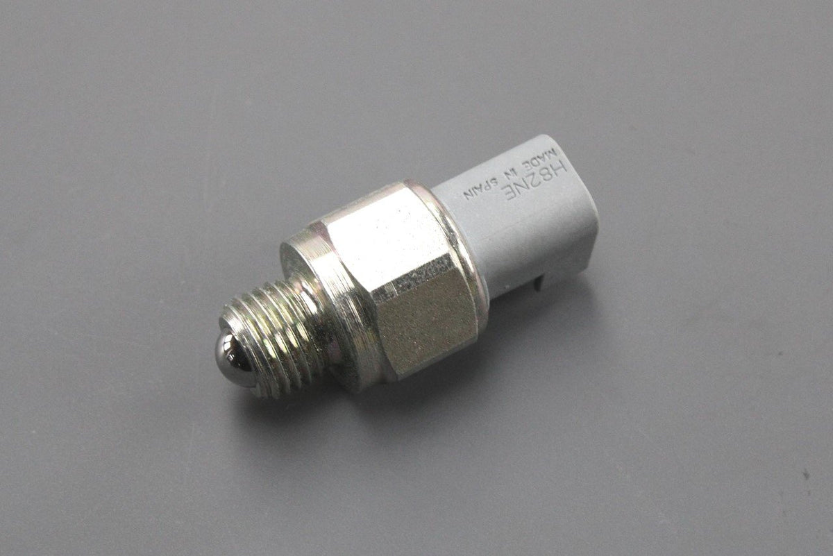 Volvo reverse light switch 31437705 – Partshaus Ltd