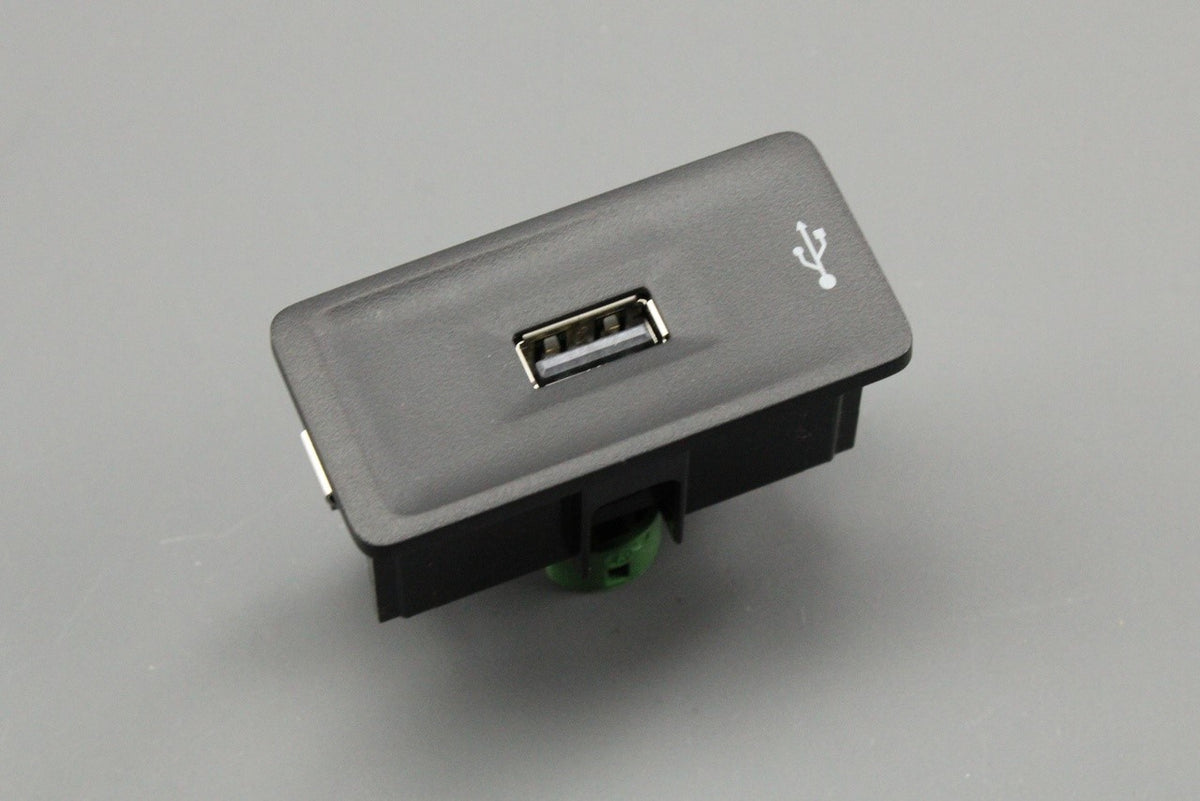 VW Arteon 17-on SEAT Leon 13-16 USB port connector 5F0035222 ...
