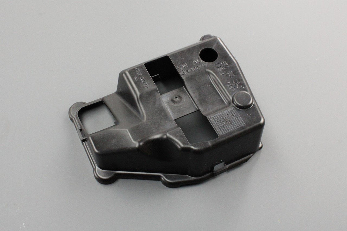 VW Polo Audi A3 Q2 Skoda SEAT Leon oil separator cover (1.0L) 04C10372 ...