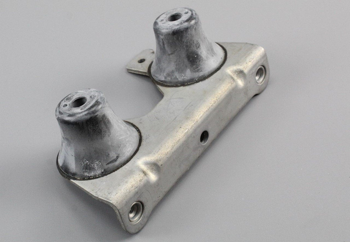 VW Transporter Caravelle T5 T6 Front exhaust rubber mount 7E0253144J ...