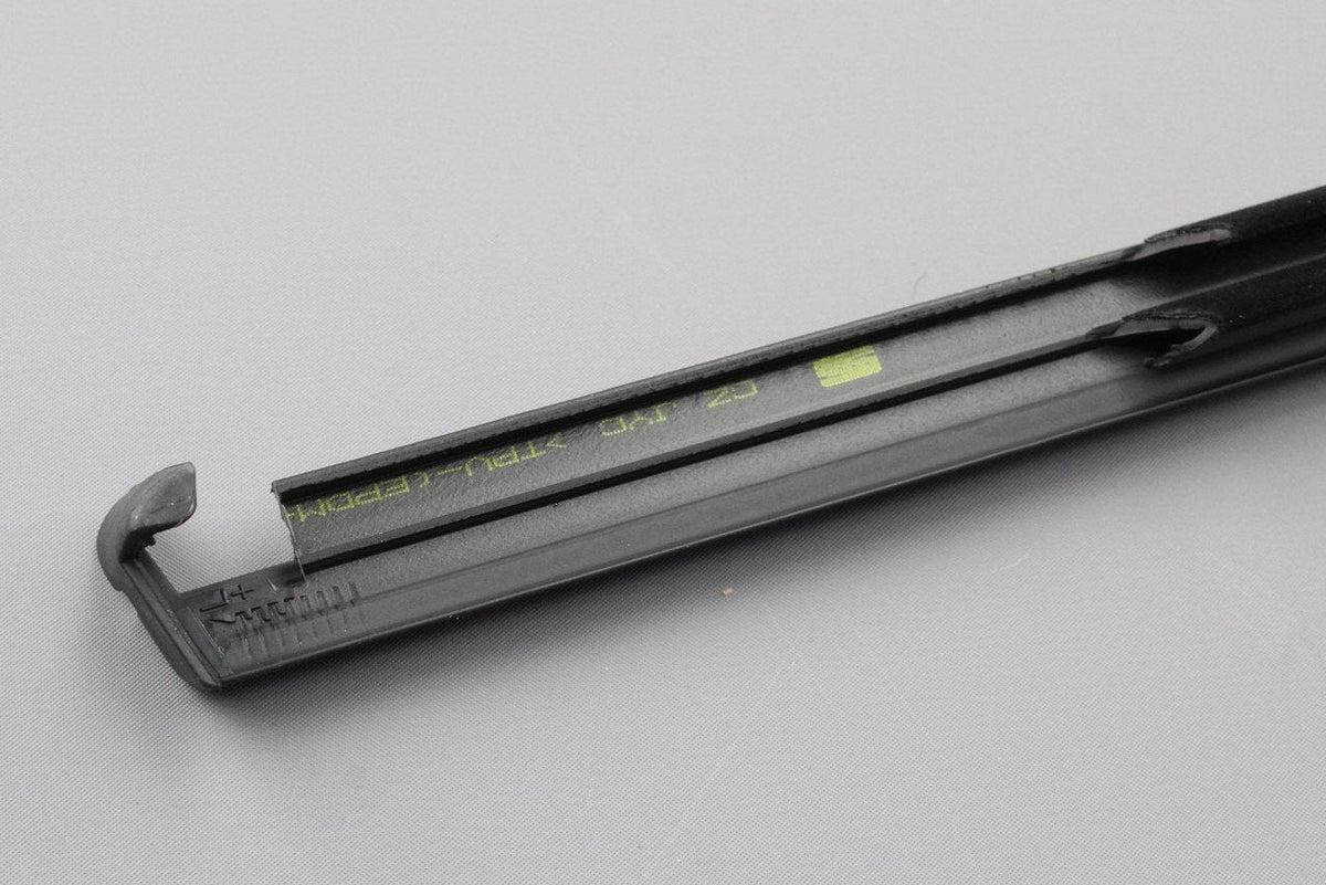 SEAT Ateca 16- Front left outer window aperture seal 575837477C 5AP ...