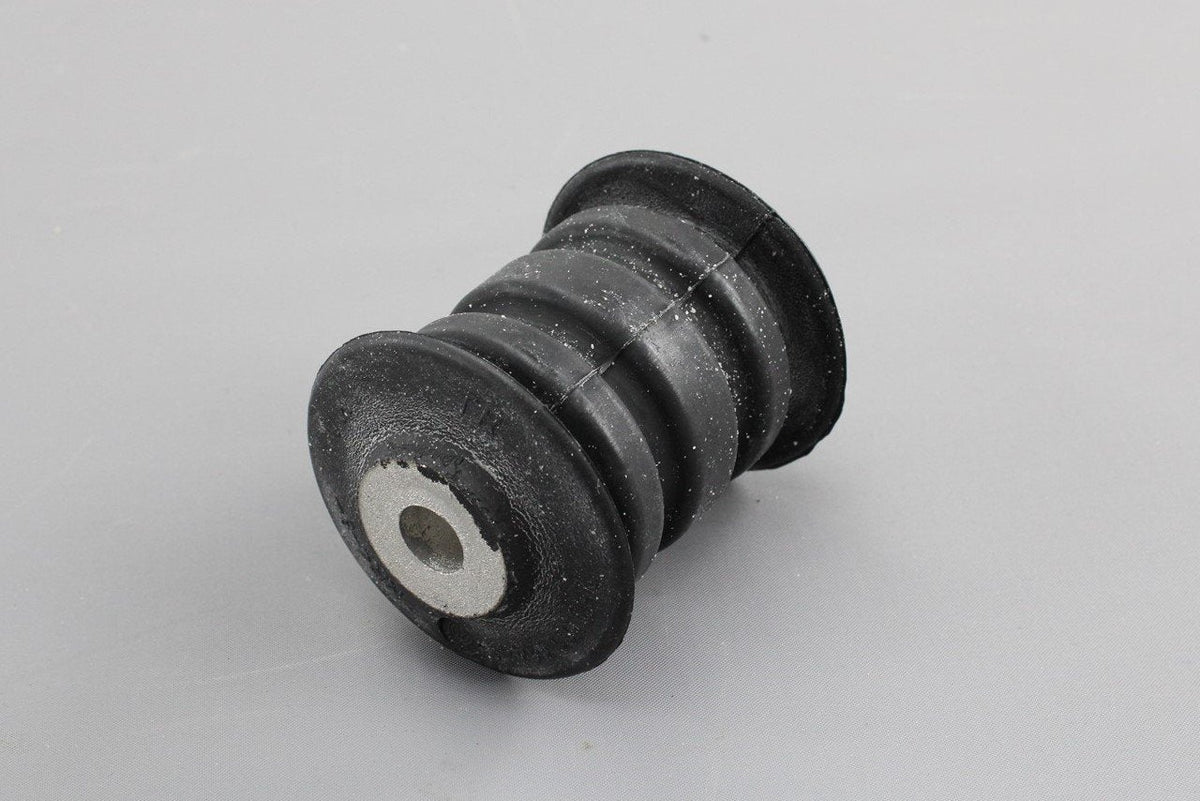 VW Amarok 2010-on rear leaf spring rubber bush (x1) 2H0511414A ...