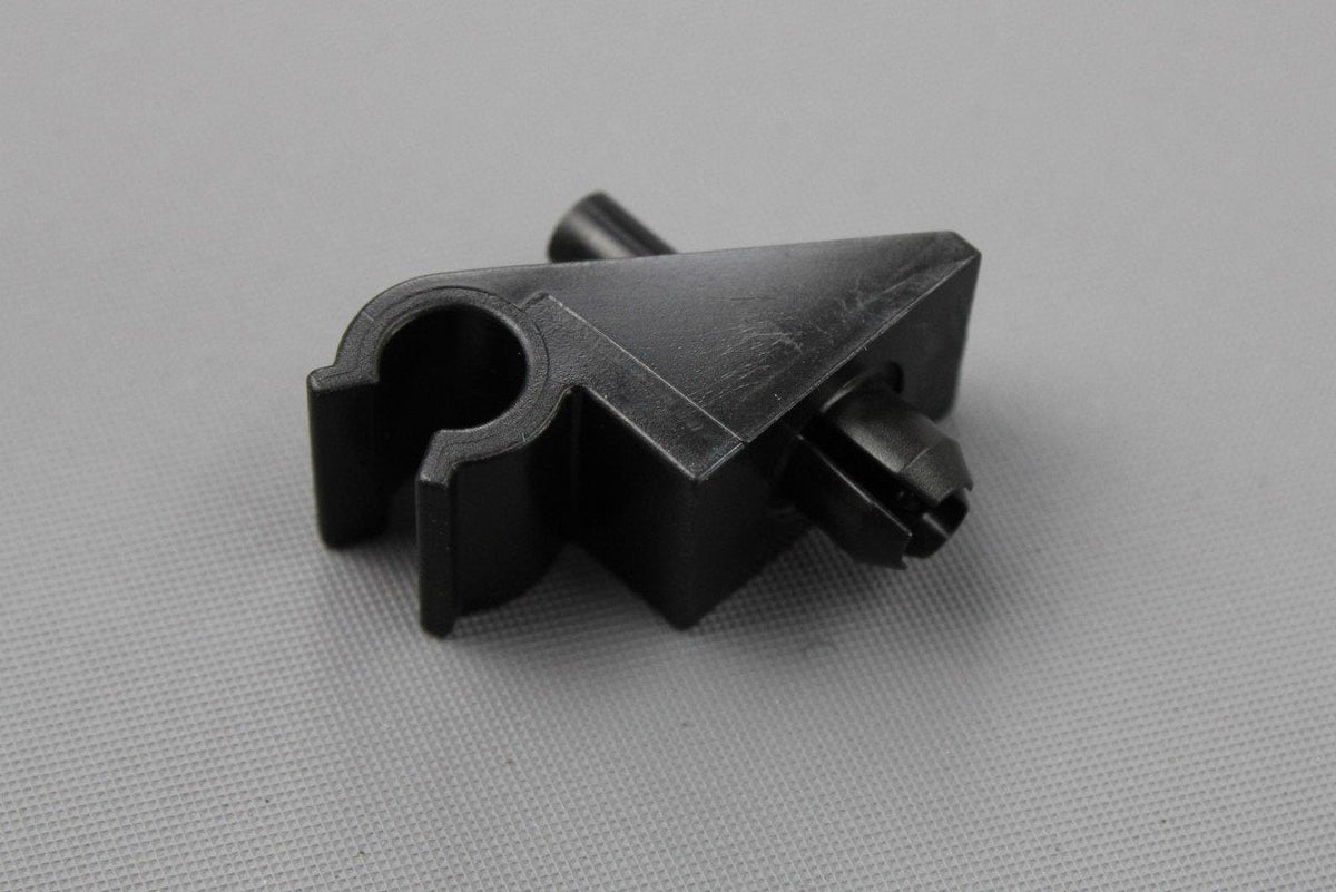 VW Transporter T5 T6 T6.1 front bench seat retainer clip (x1) 7H088162 ...