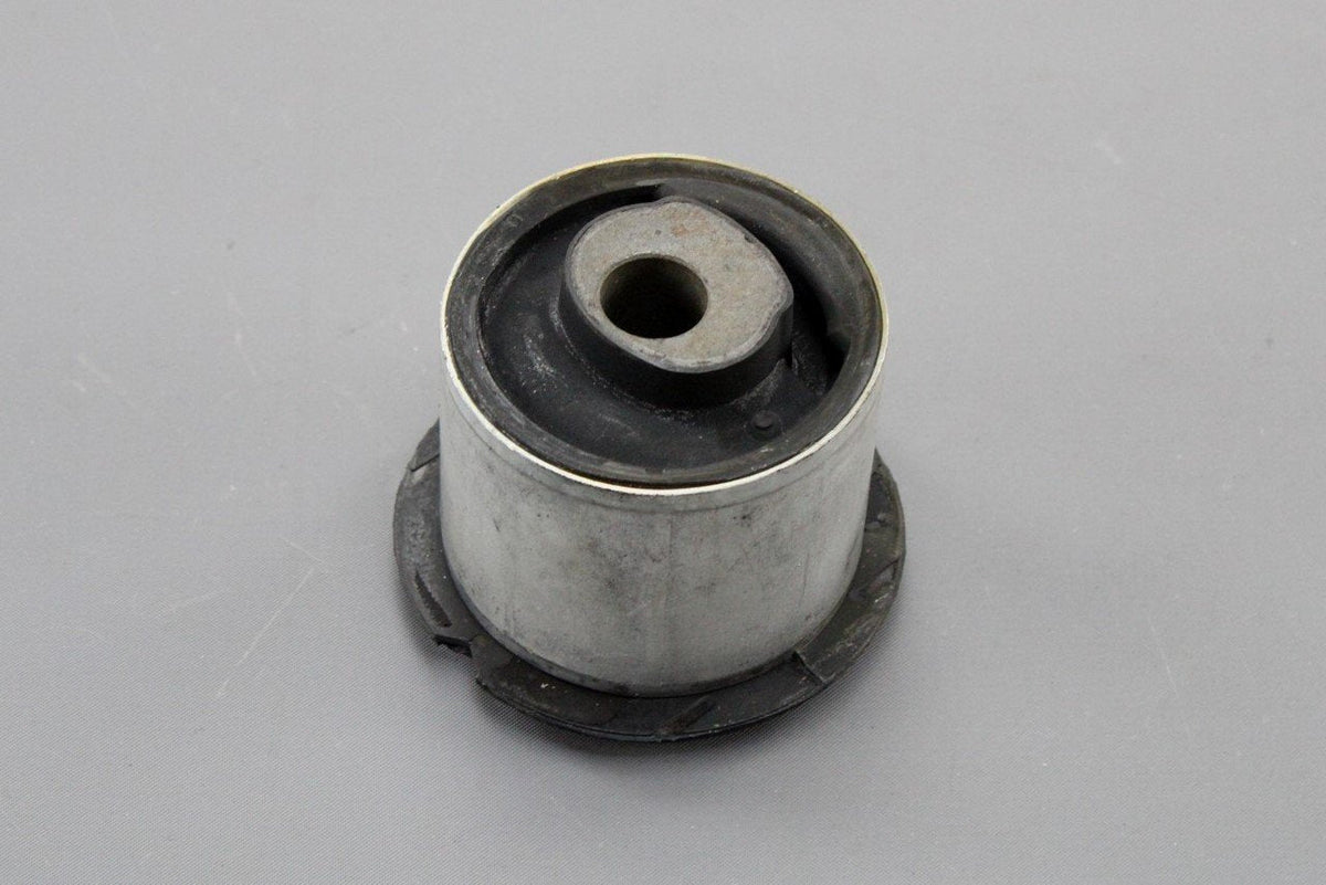 VW Touareg Audi Q7 front lower wishbone mounting bush (x1) 7L0407182E ...