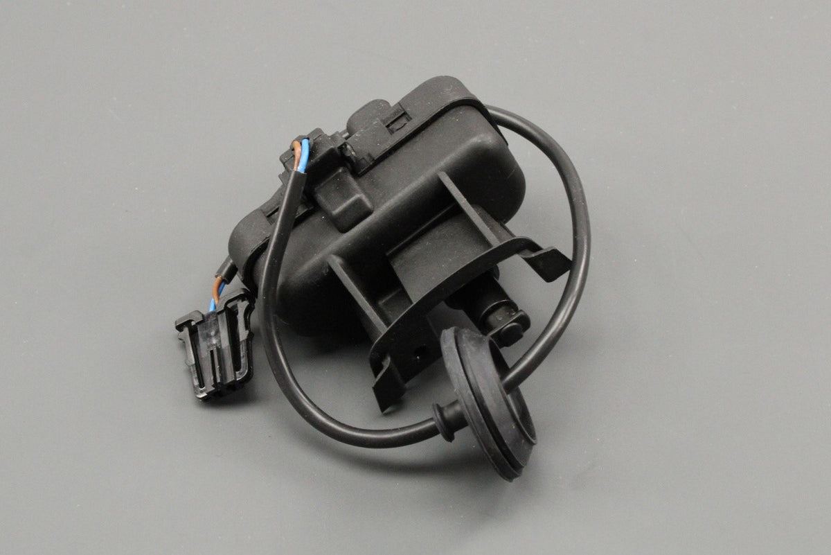 VW Golf Estate Scirocco Tiguan fuel filler flap actuator 5N0810773F ...