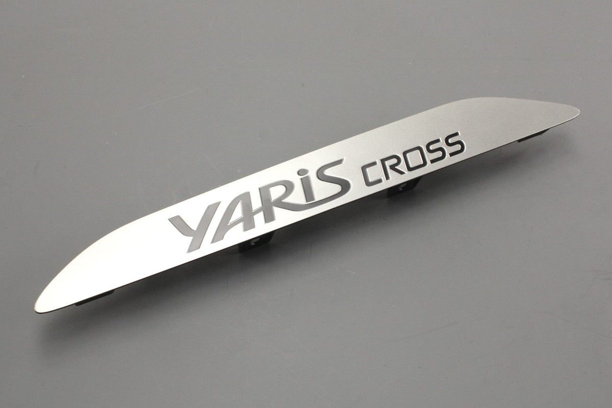 Toyota Yaris Cross 21-on door moulding trim (rear right) 75746-0D020-B ...