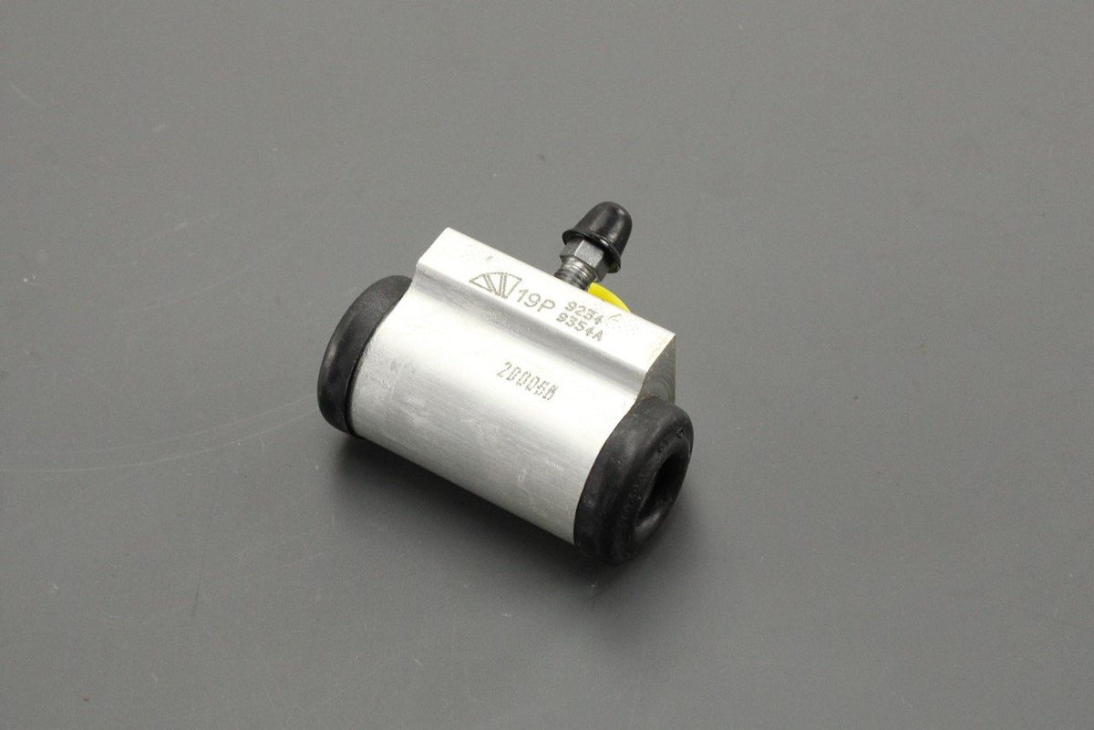 Toyota Yaris 2001-05 rear wheel drum brake cylinder (right) 47550-0D01 ...
