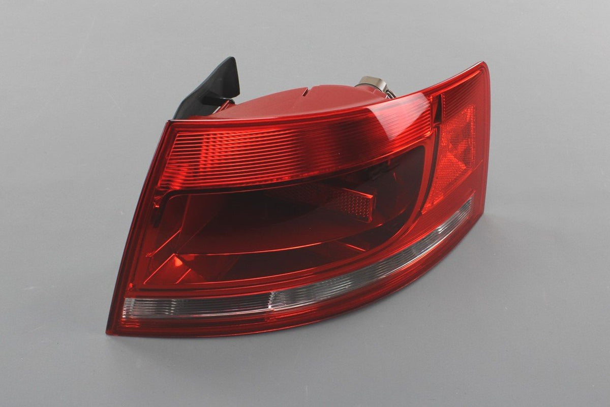 Audi A4 S4 RS4 B7 2007-09 rear light unit (right) 8H0945096D ...