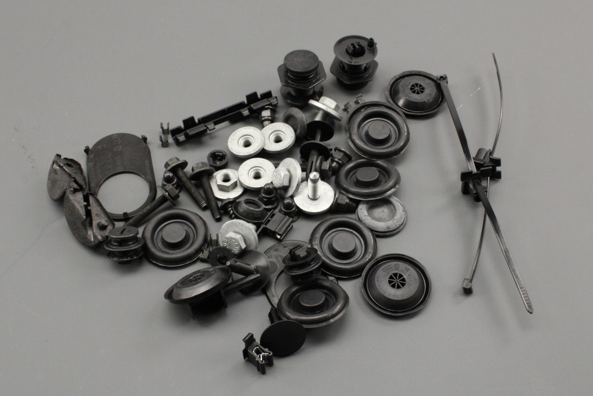 Audi A4 S4 2016-on bonnet attachment parts kit 8W0098615A – Partshaus Ltd